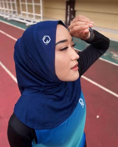 15 Rekomendasi Merek Jilbab Sport untuk Olahraga | Popmama.com